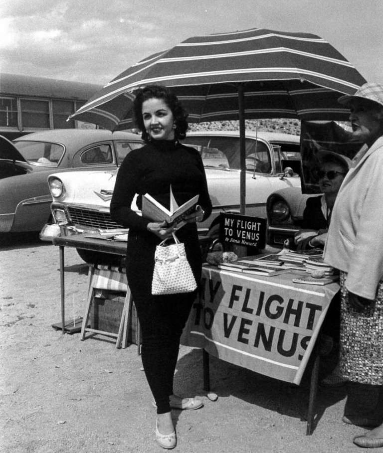 A Quick Stop At Venus - Val Thor and Other Venusians